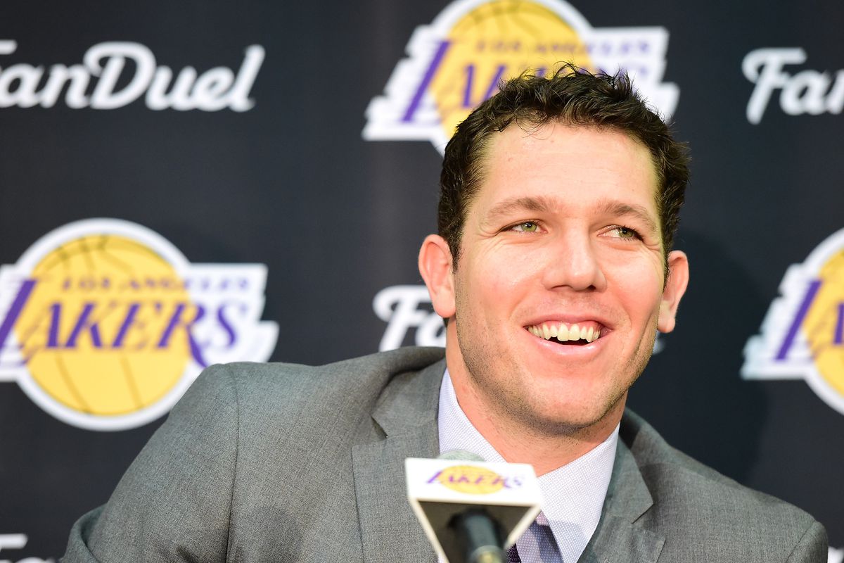 Luke Walton cree que los Lakers pueden ser candidatos al título en la NBA