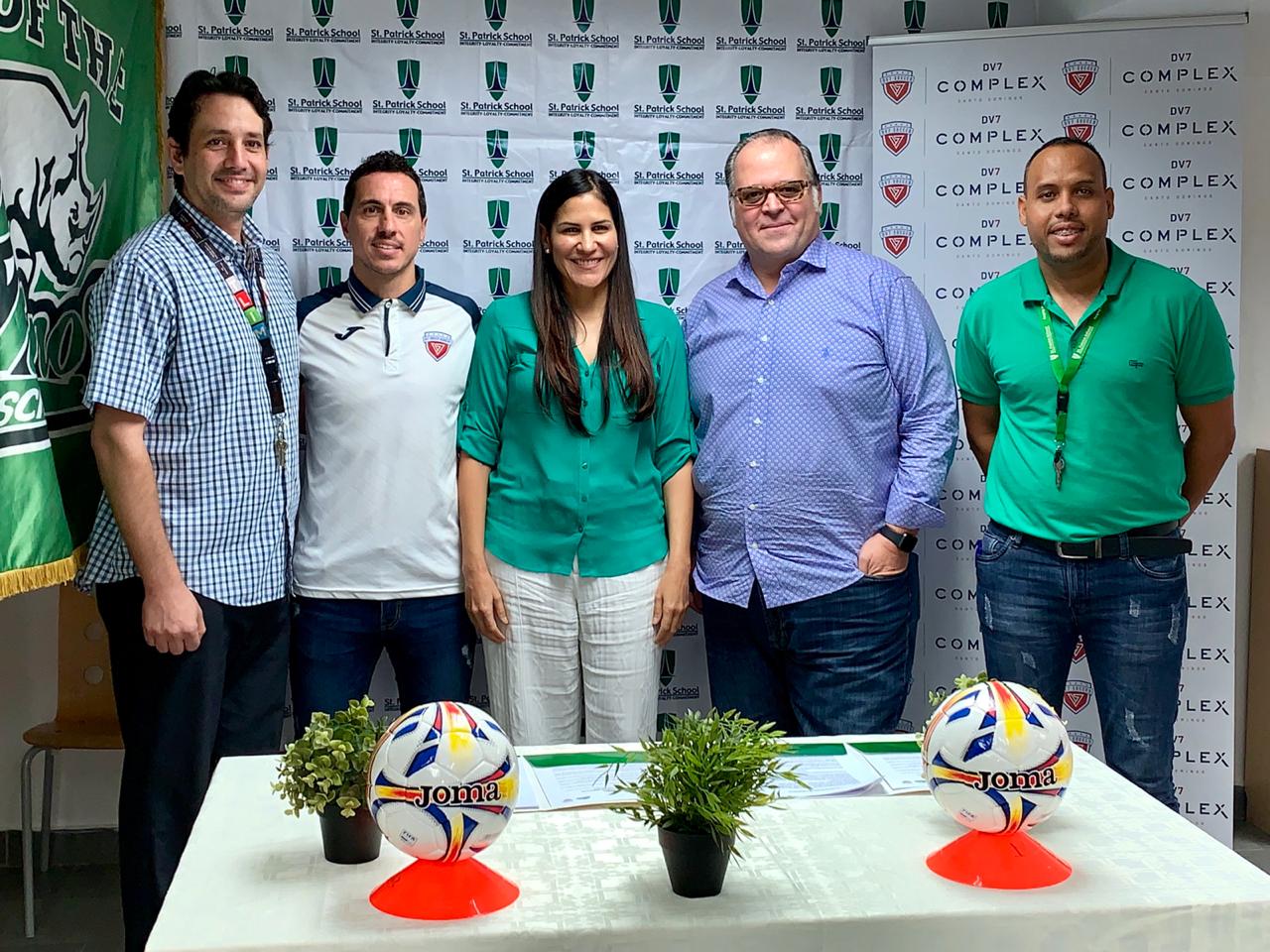 DV7 Soccer Academy RD y St. Patrick School firman acuerdo deportivo