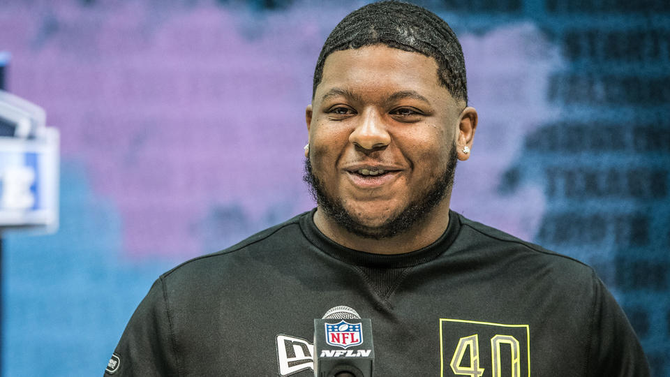 César Ruiz, el primer dominicano escogido para la NFL en 15 años