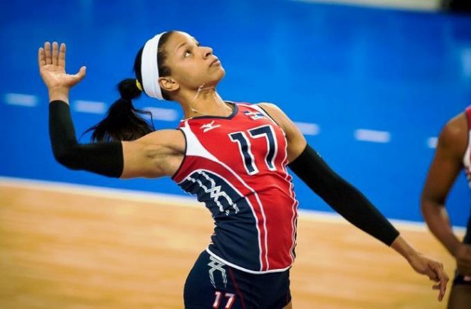 Voleibolista Gina Mambrú arriba este sábado al país desde Indonesia