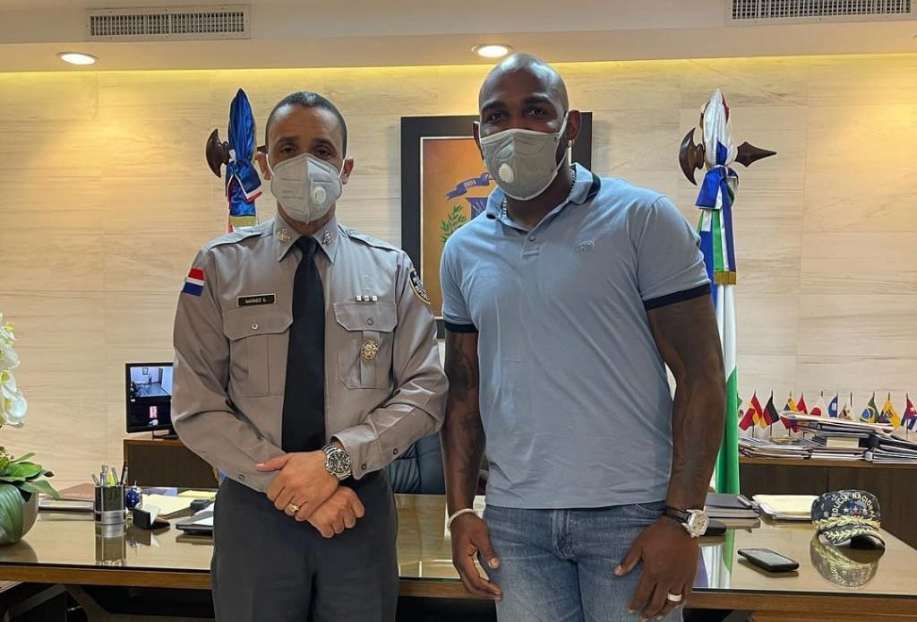 Marcell Ozuna y su esposa Génesis Guzmán visitan al director de la ...