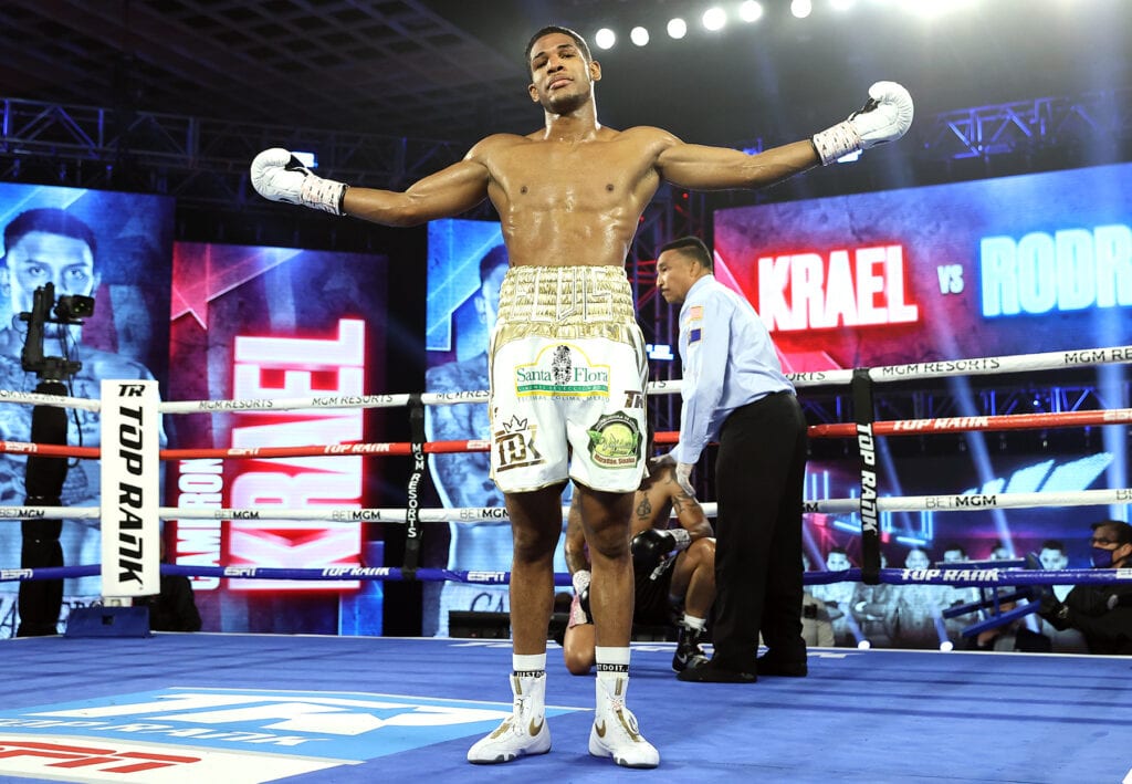 Elvis Rodríguez gana por decisión unánime; hila once victorias