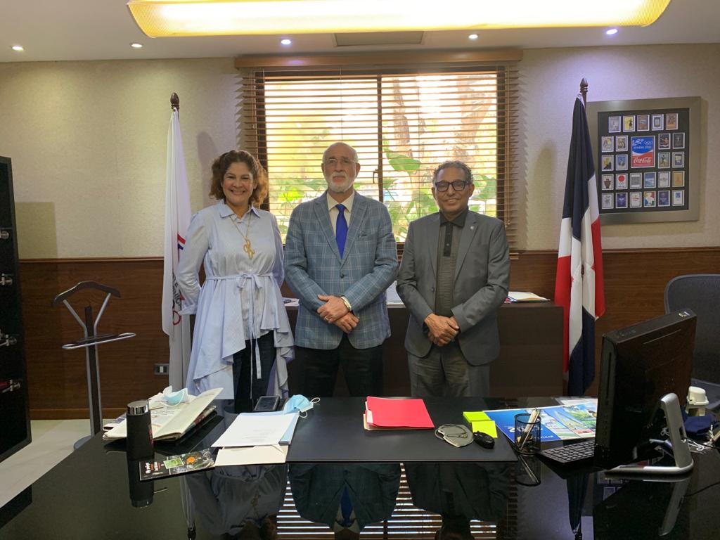 Inmortal Manolo Prince hace visita de cortesía al presidente del COD