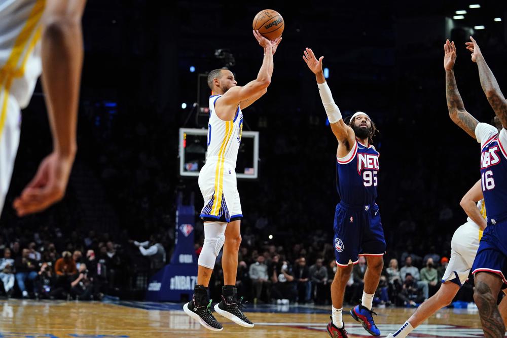 Stephen Curry acecha récord de triples de NBA de Ray Allen