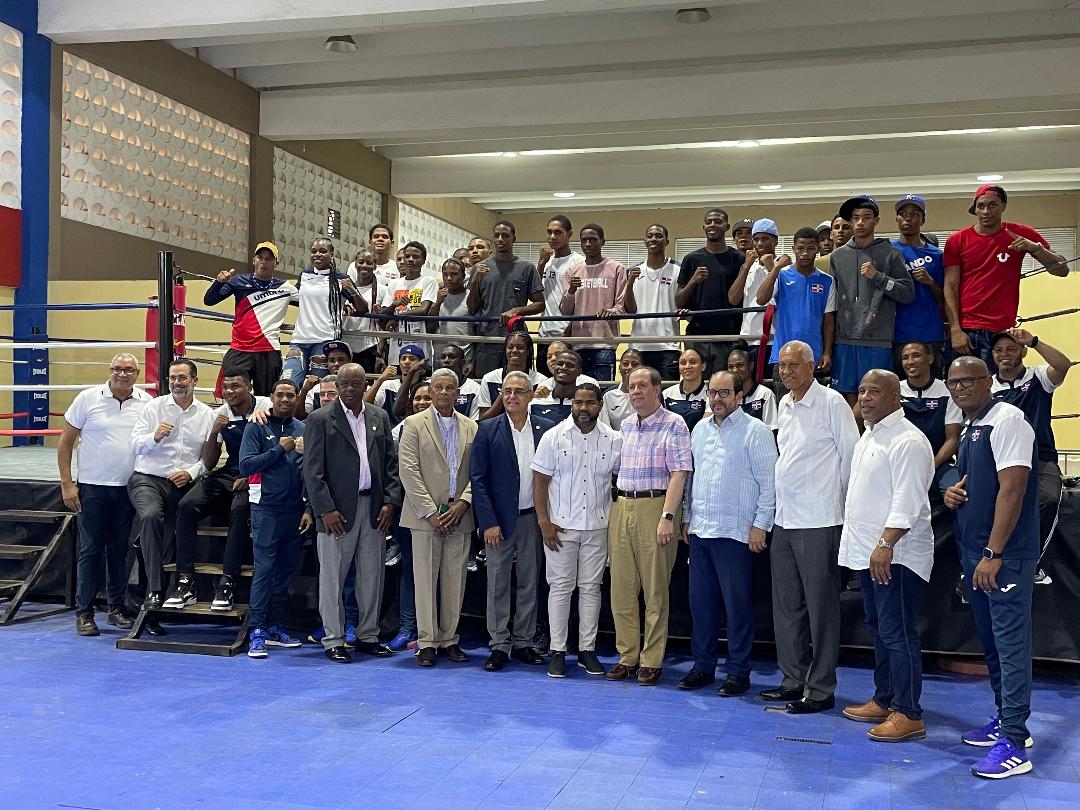 Felipe Vicini exhorta a atletas prepararse Juegos Panamericanos y Olímpicos