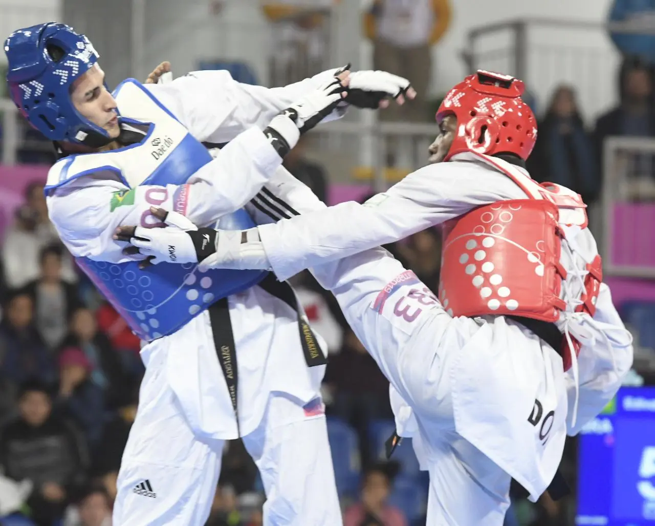 Taekwondo y pesas, por primeras medallas; las Reinas ante Chile