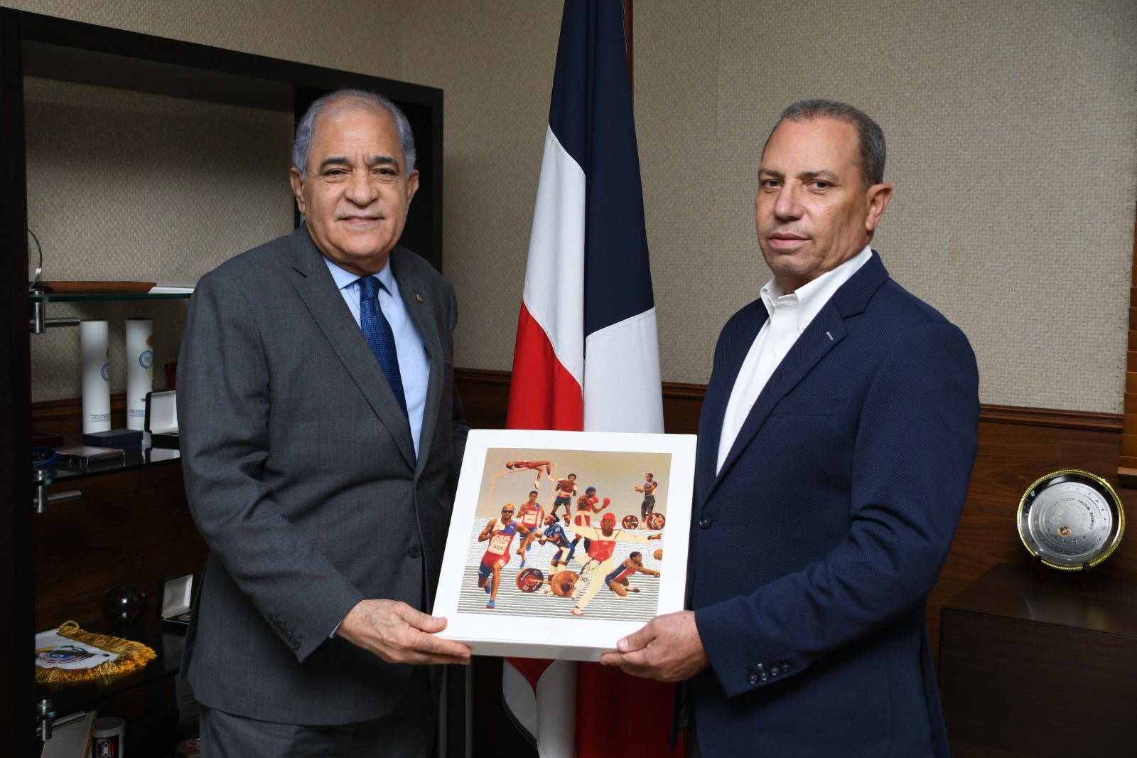 Presidente del COD recibe al embajador dominicano en Chile
