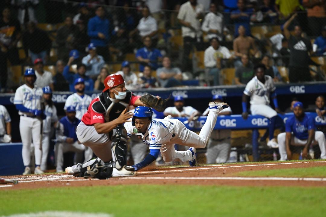 Licey sube al tercer lugar; Estrellas y Águilas también triunfan