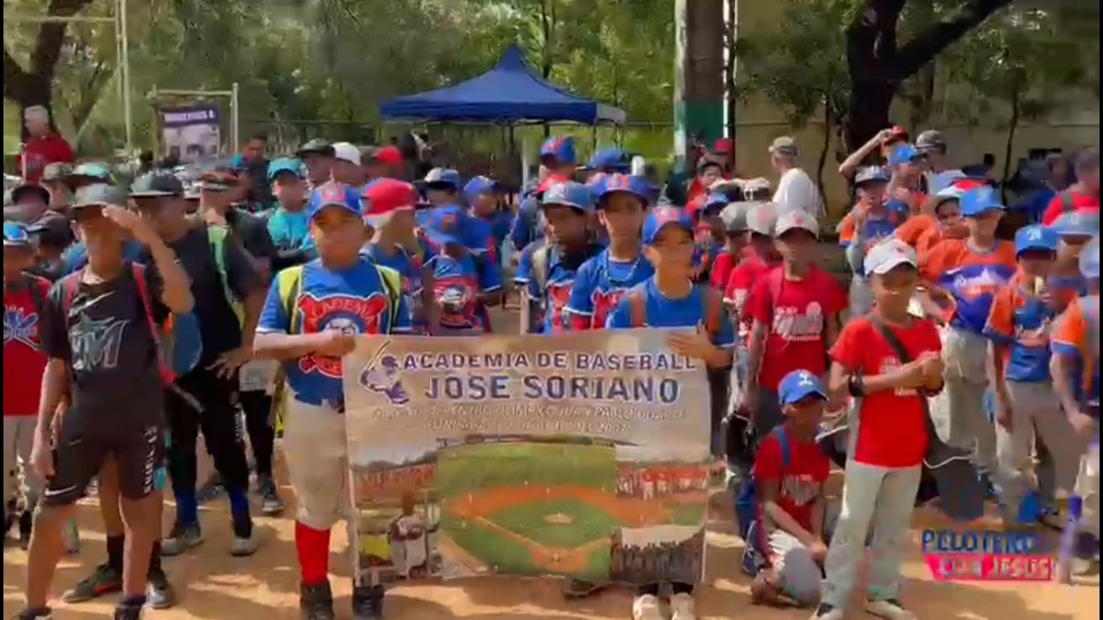 Pequeñas ligas son beneficiadas en Peloteros con Jesús