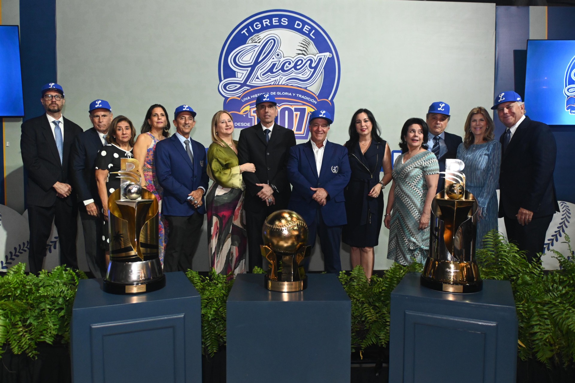 Tigres del Licey presenta equipo y personal para torneo invernal