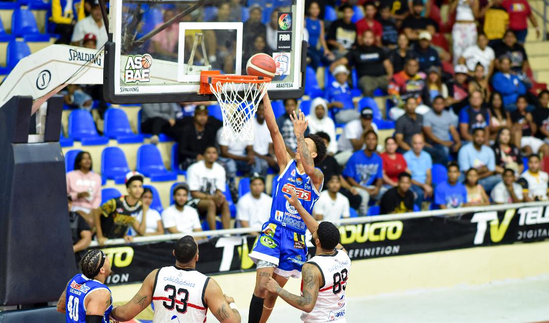 Omar Silverio guía a La Cancha a victoria en semifinal BSE de Moca