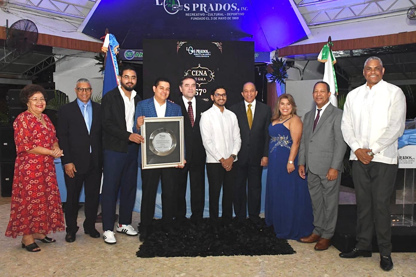 Club Los Prados distingue a socios meritorios en 57 aniversario