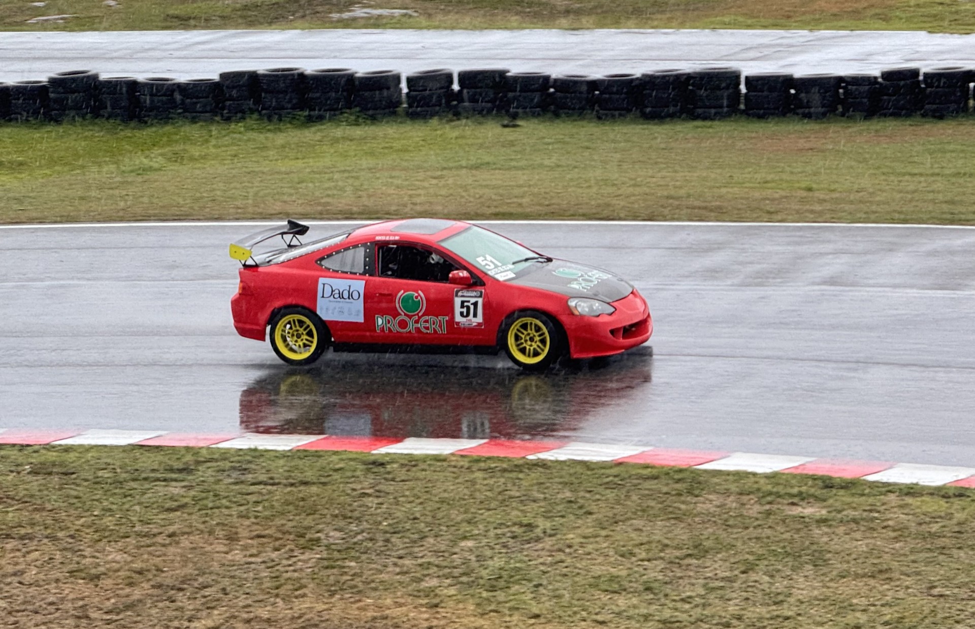Christian Bonnet se luce en el Gran Premio Yokohama autos